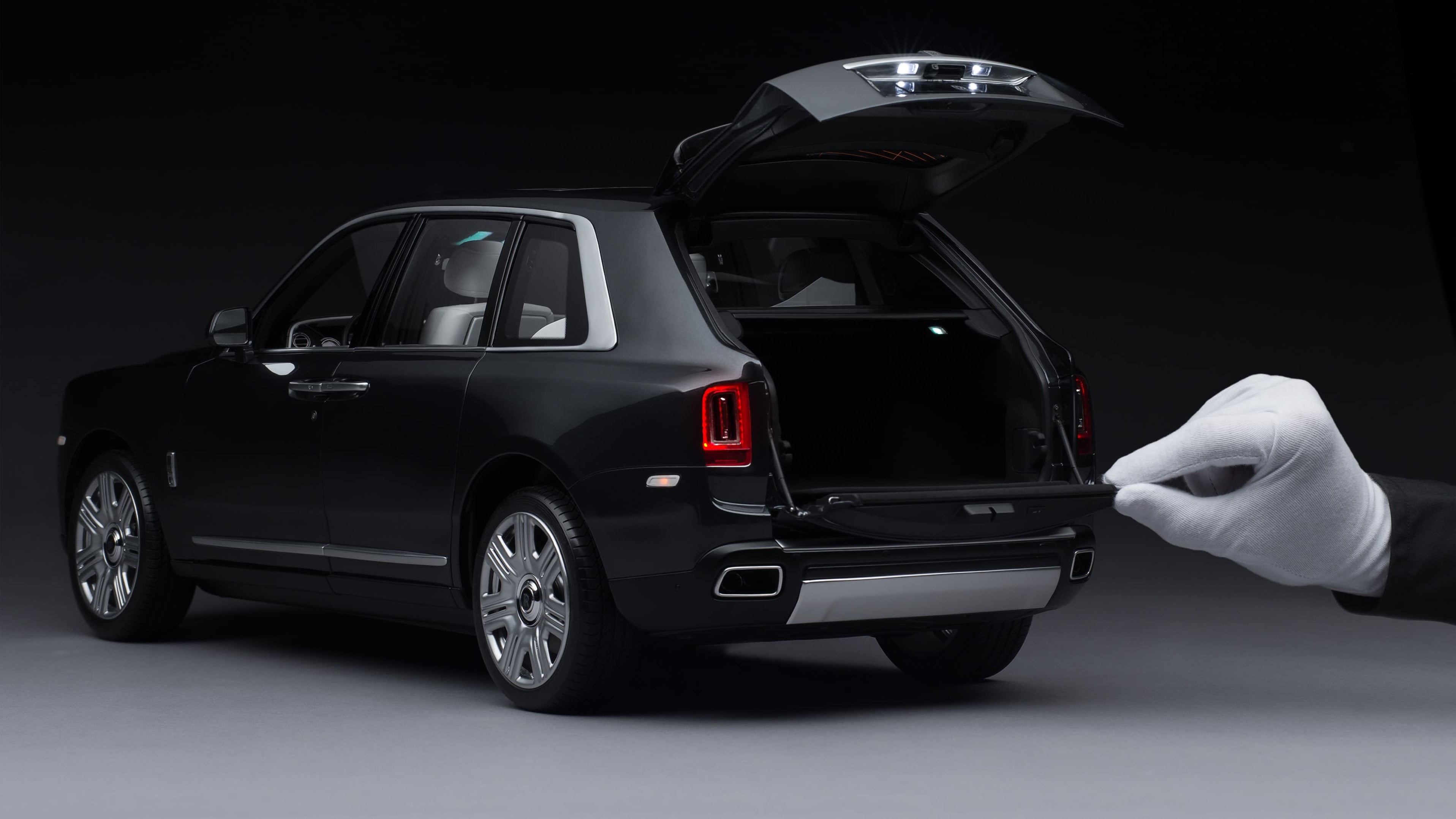 Rolls-Royce Cullinan 1:8 Scale Model — Miller Motorcars Boutique